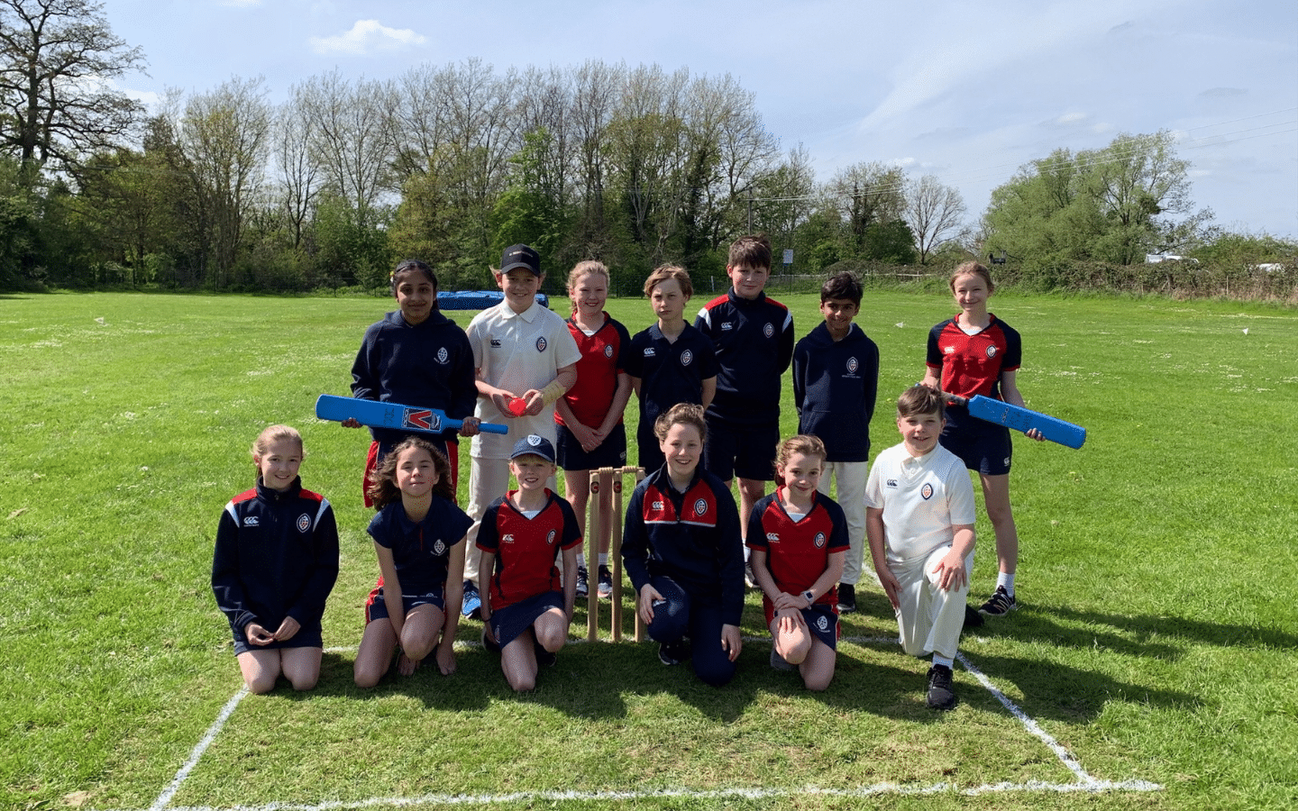 Sun shines for start of cricket season. - King's Hawford
